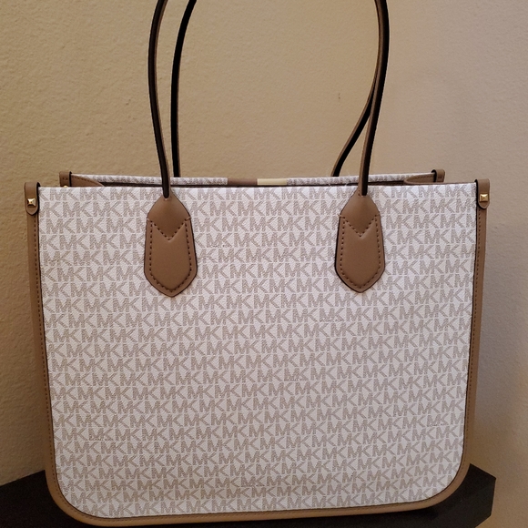 MICHAEL Michael Kors | Bags | Michael Kors Heidi Signature Logo Tote ...